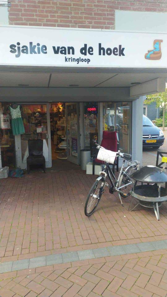 Kringloopwinkel sjakie van de hoek in Spijkenisse Kringloopwinkel sjakie van de hoek in Spijkenisse